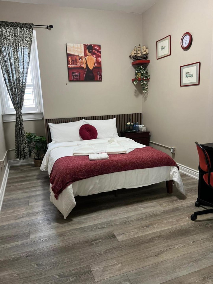 Downtown Private Room Central Location - Mississauga