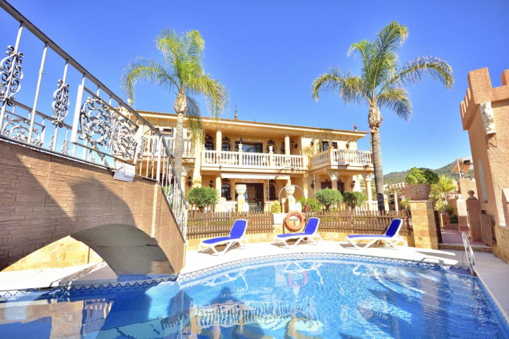 Villa Rural En Málaga Con Piscina Y Vistas Al Mar - Málaga