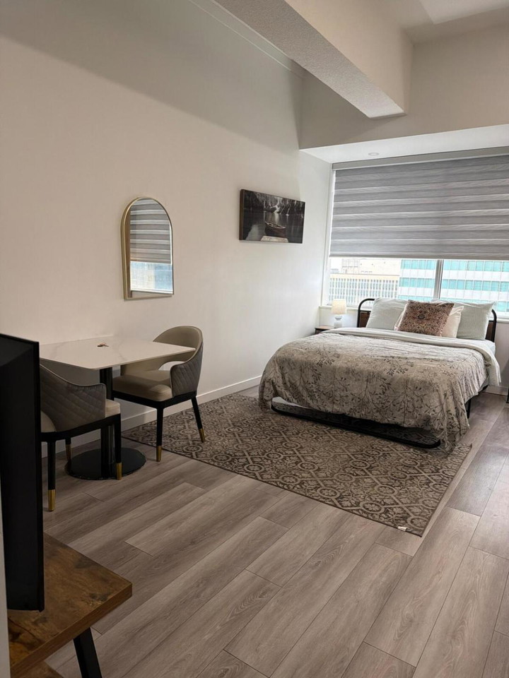 Velora Luxe Studio - Edmonton, Canadá