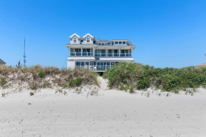 Private Beach Stunning Views Pool And Tennis - Yarmouth, ME