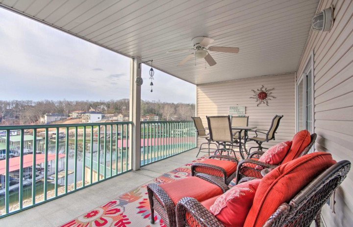 Furnished Balcony, Pool! Waterfront Lake Ozark Gem - Estados Unidos