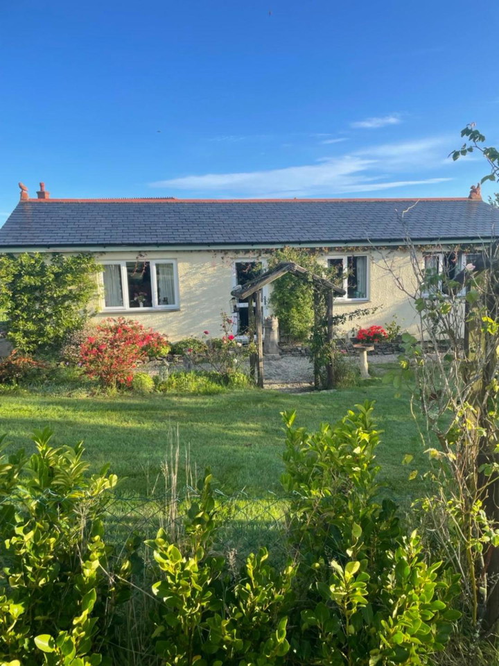 Honeycomb Cottage - A Quiet, Charming, Cosy Retreat In The Countryside Only 2 Miles From One Of Cornwall's Best Beaches - St Agnes