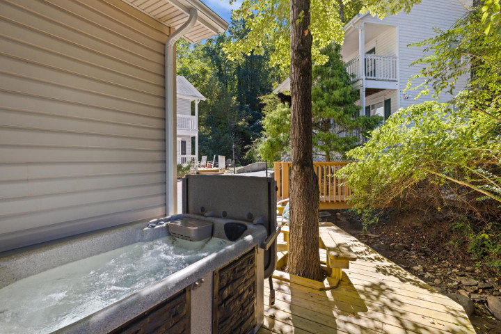 Little Bear Cottage Is Located Only A Half-mile Away From Downtown Gatlinburg! - Gatlinburg, TN