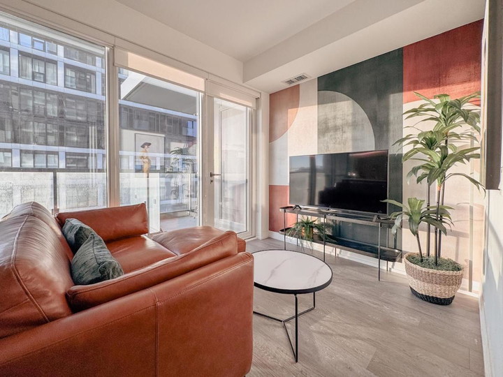 Latitude 43 Flat - 1br Near Dundas-sankofa And Tmu - 