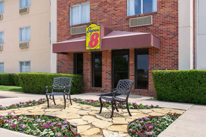Super 8 By Wyndham Grapevine/dfw Airport Northwest - Euless, TX