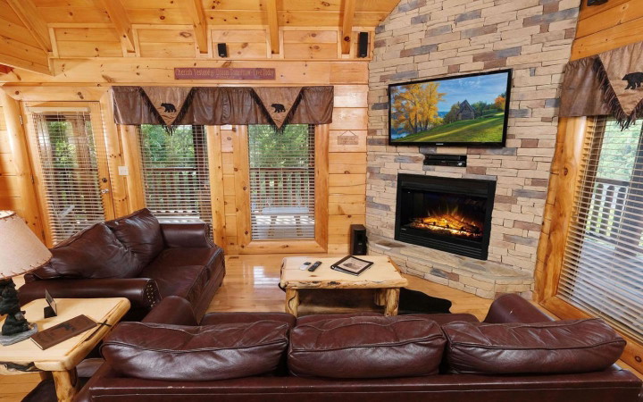 Gorgeous Views & Hot Tub - Bear Hug At Bear Creek - Pigeon Forge, TN
