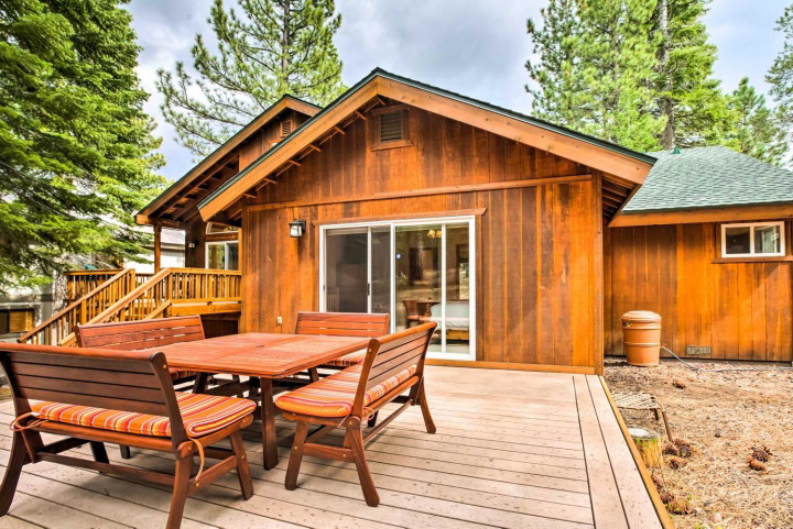 Hot Tub Access, Near Skiing: Tahoe Donner Cabin - Truckee, CA