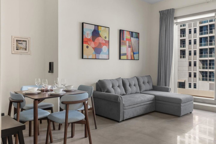 Stylish 1-bedroom With Balcony & Amenities In Marina - Dubái