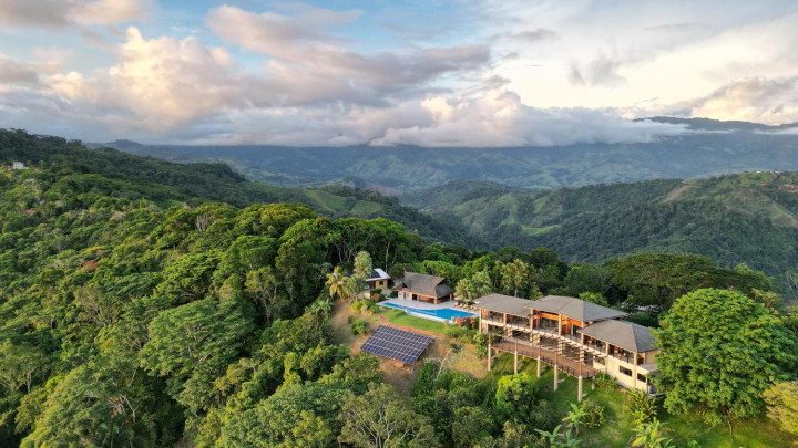 Lamangata Luxury Surf Resort - Costa Rica
