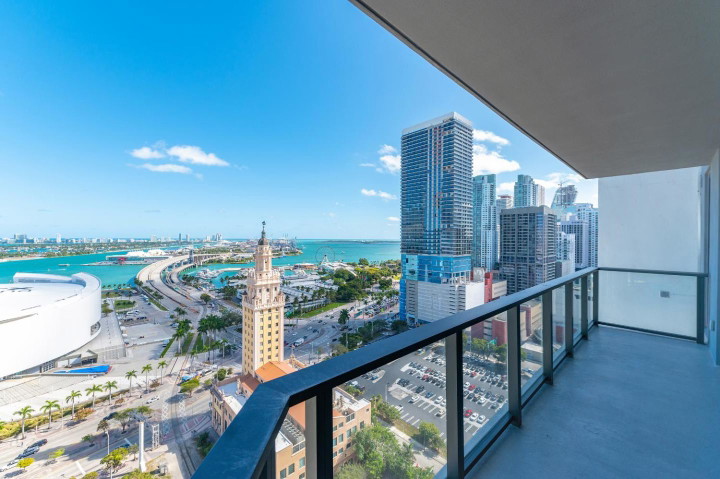 Global Luxury Suites Miami Worldcenter - Miami, FL