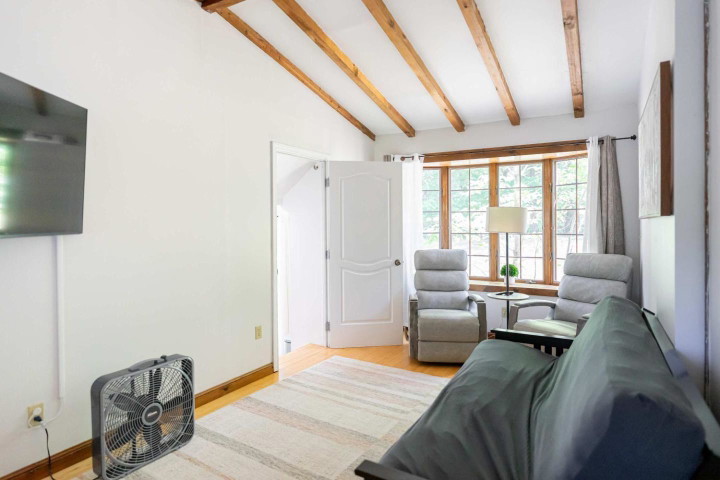 Spacious Two Bedroom Apartment - Concord, MA