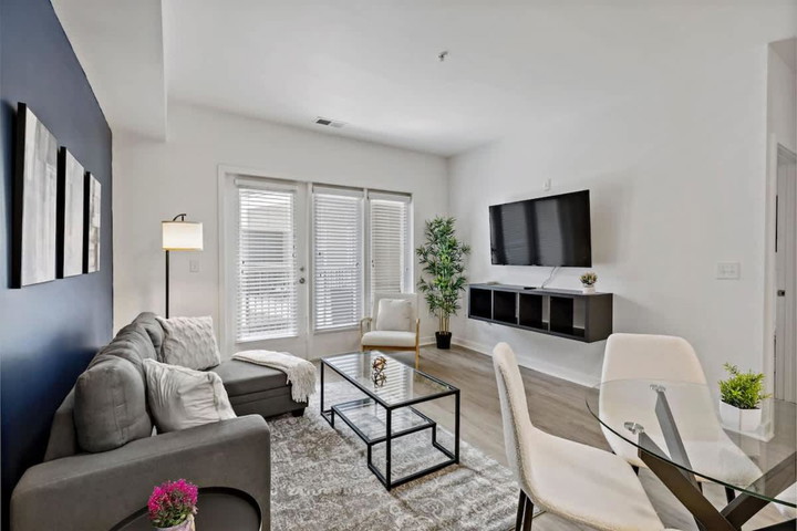 Luxe 1bd - 5 Min Dt, Gym, Parking, W-d - Sleeps 6 -