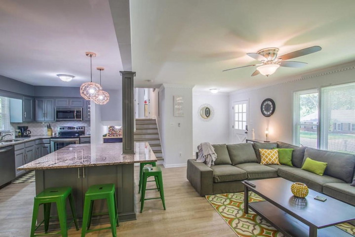 Marvelously Modern . - Ballantyne - Charlotte