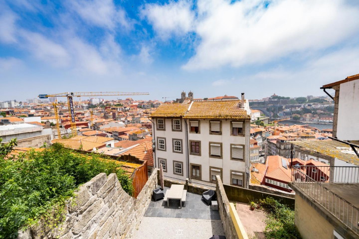 Merc Porto Vitoria's Place - Madalena