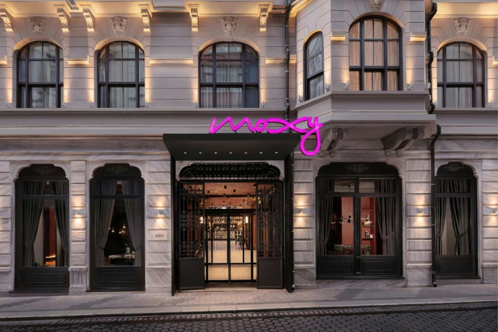Moxy Istanbul Taksim - Sultan Ahmet