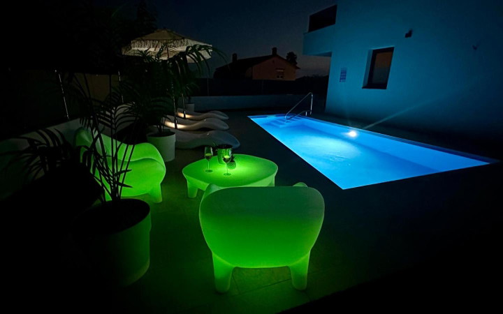 New Exclusive Apartment Green Horizon With Garden, Hot Tub And Private Pool Near The Sea - Poreč