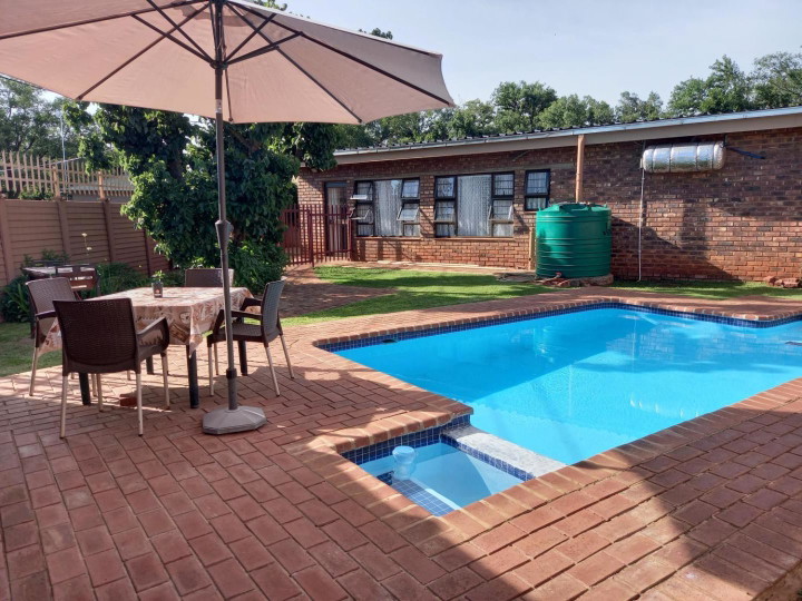 White Rose Guest House - Vanderbijlpark