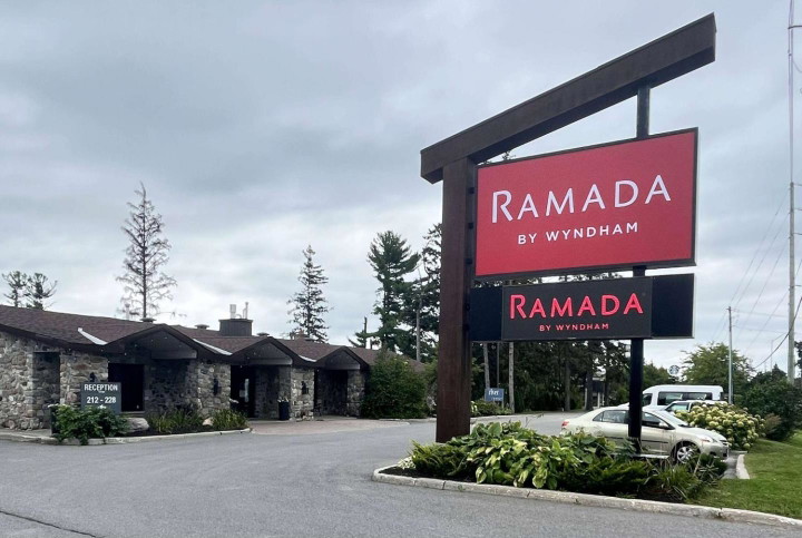 Ramada By Wyndham Ottawa On The Rideau - Ottawa
