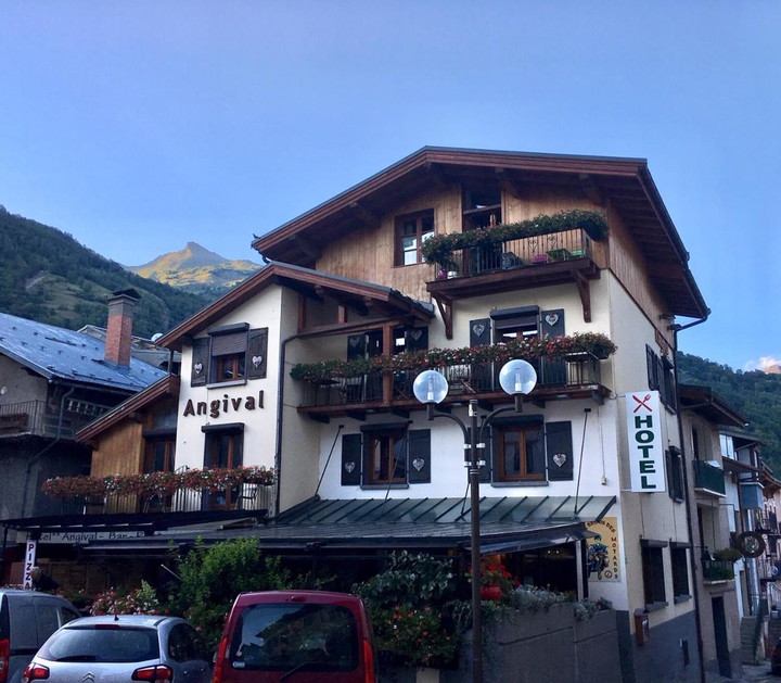 Hôtel Restaurant Angival - Chambres Et Appartement - Tignes