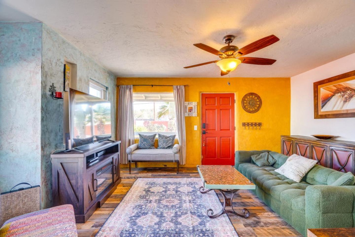 Fire Pits & Grill At Central Tucson Home Base! - Tucson, AZ