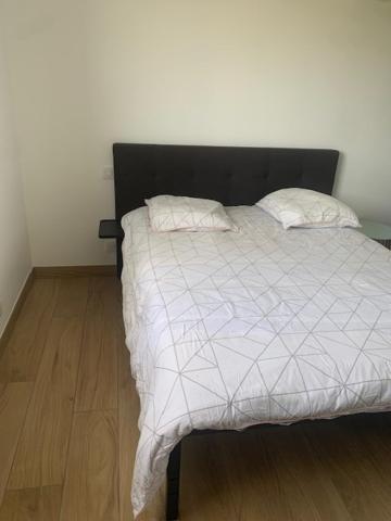 Chambre Avec Clim Et Télé Chez L Habitante - Hennebont