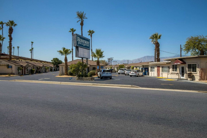 Rodeway Inn And Suites Near Coachella - Indio, CA