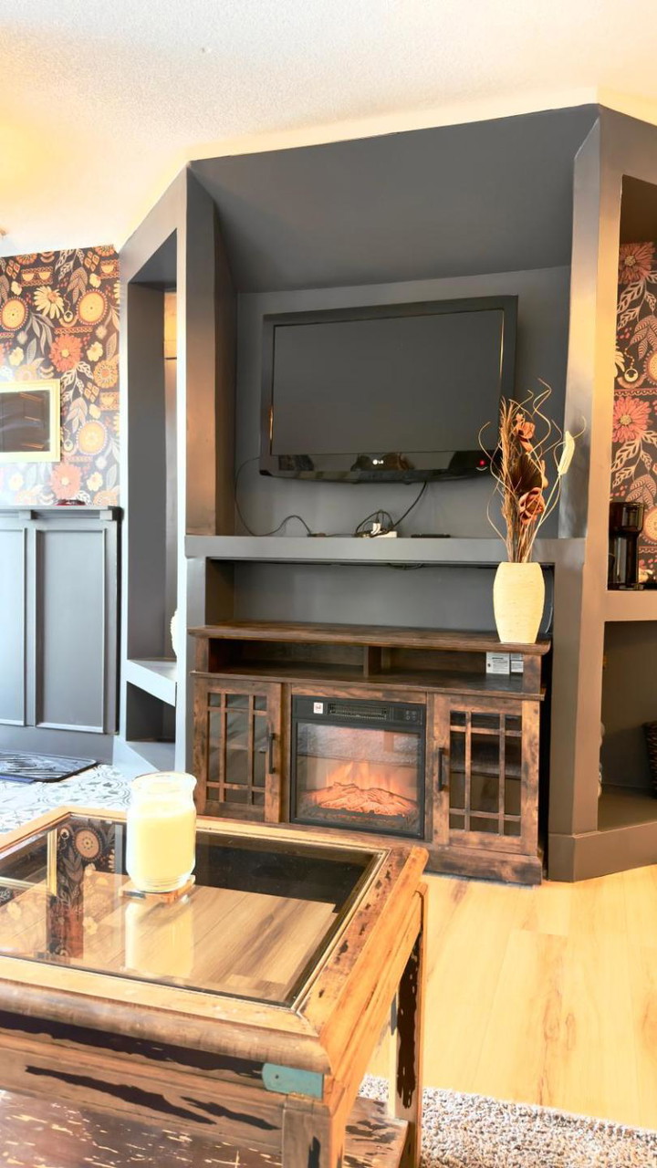 Cozy Boho Downtown Apartment - Calgary