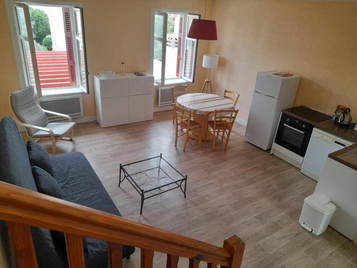Appartement 2 Pièces 47m2 Traversant à 300m Des Plages, 900m Centre Ville, 300 M Tous Commerces Petite Vue Sur Mer Quartier St Charles - バイヨンヌ