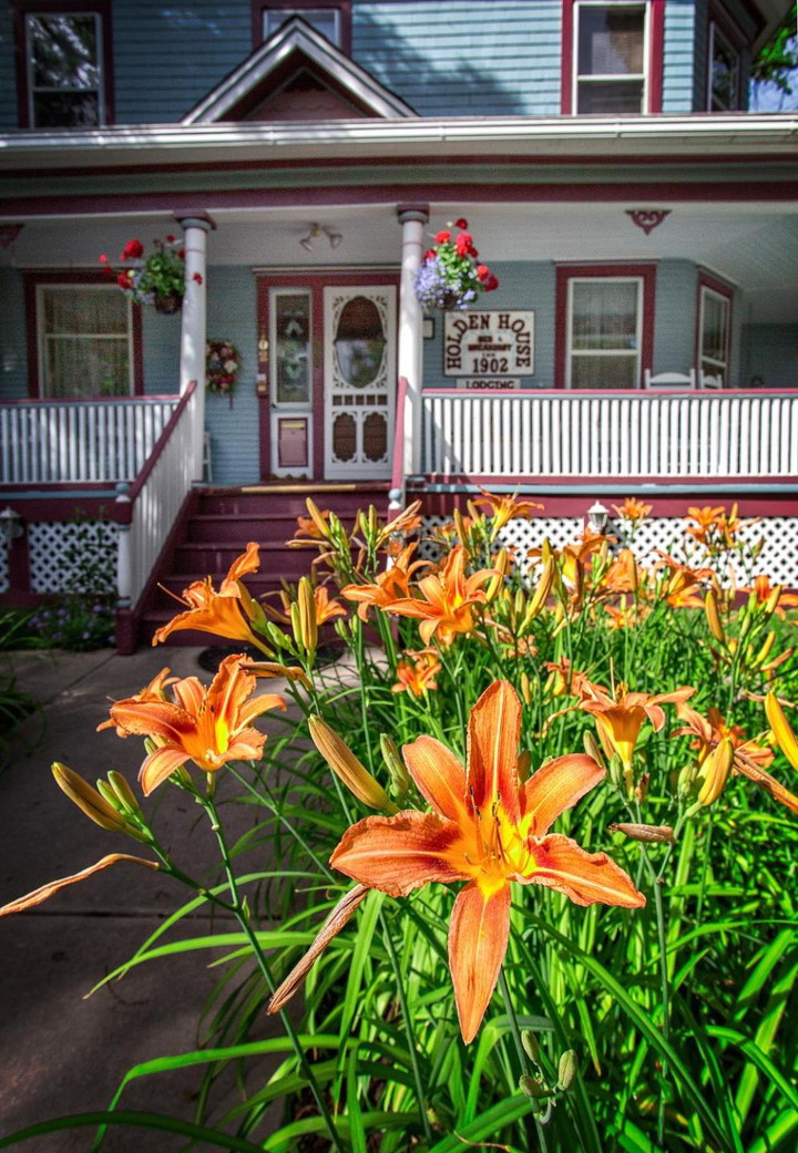 Holden House 1902 Bed & Breakfast Inn - Colorado Springs, CO
