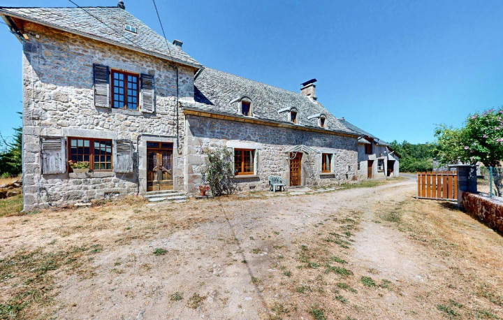 2 Bedroom Awesome Home In Sarroux - Saint Julien - Ussel