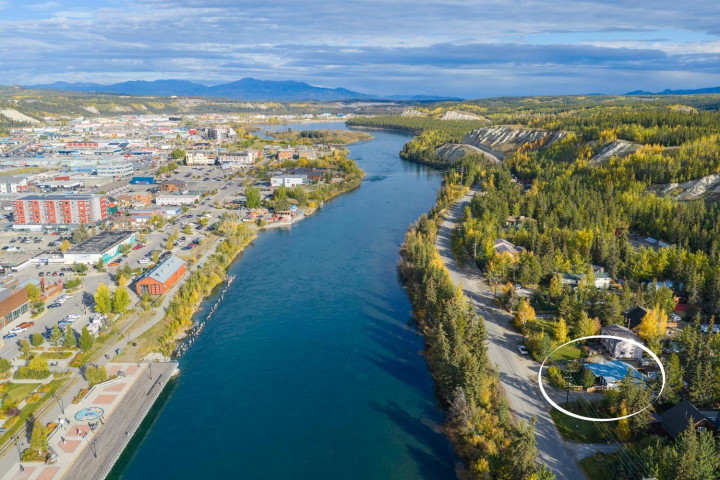 Whitehorse Home On The River - Whitehorse, Canada
