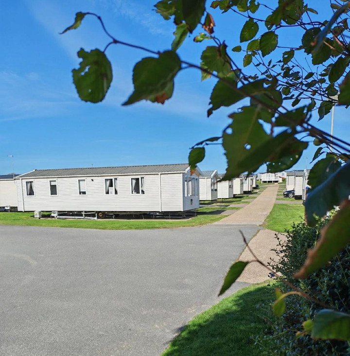 9 Fairway, Hopton Holiday Park - Three Bedroom, Sleeps 6, Kitchen, Lounge And Dining Area - Minimum 3 Night Breaks - Great Yarmouth