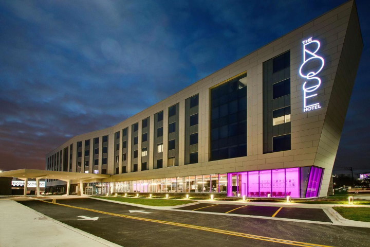 The Rose Chicago, Tapestry Collection By Hilton - Skokie, IL
