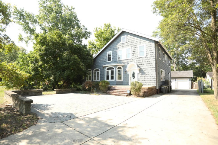 Blue House, Blocks From Ross-aide, Mackey, Samara House, Birck Golf Complex - United States