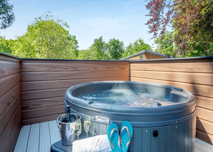 V28 - The Lookout With Hot Tub - Llanberis