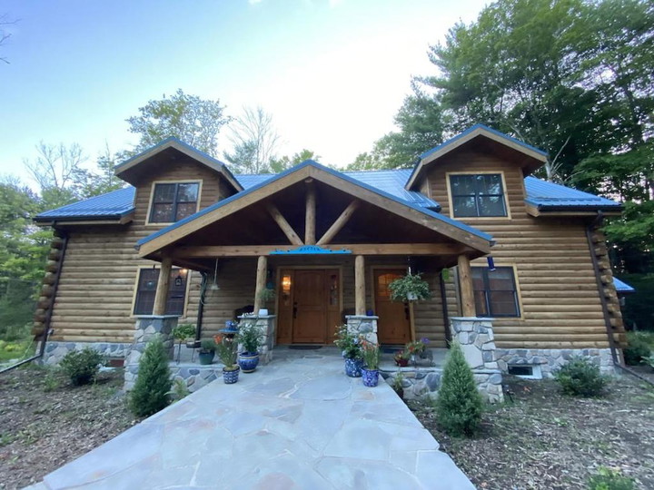 Log Country Inn Bed And Breakfast Of Ithaca - Finger Lakes, NY