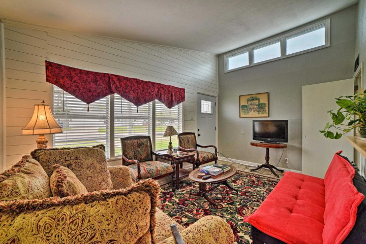 Coastal Escape W/ Yard, Walk 1 Mile To Texas A & M - Texas