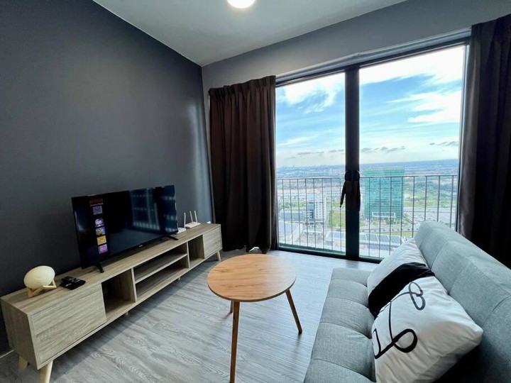 Studio 31 With Netflix Trefoil Setia Alam - Setia Alam