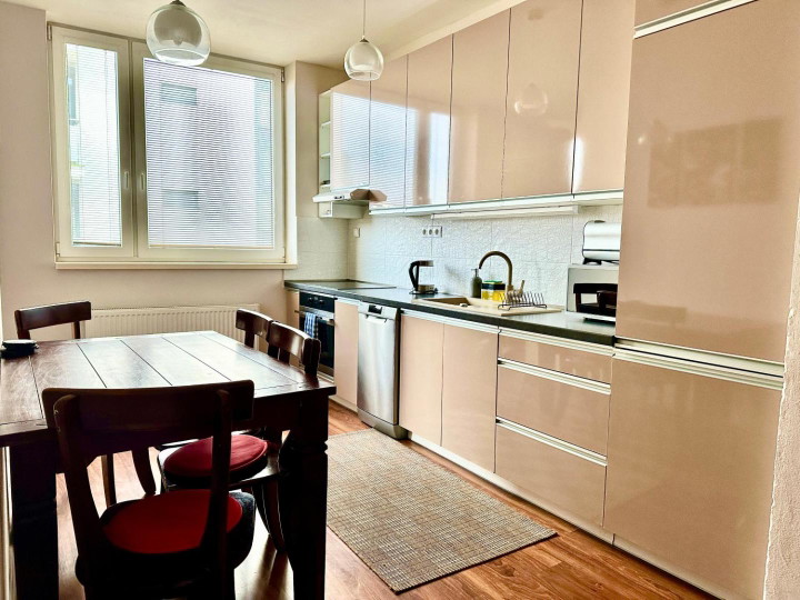 Unique Main Square Apartment - Ac - Balcony - Coffee Machine - Washer - Kitchen- Parking Available Free Public Or Paid Private For 20 Euro Per Stay Please Read Our Emails - Poprad