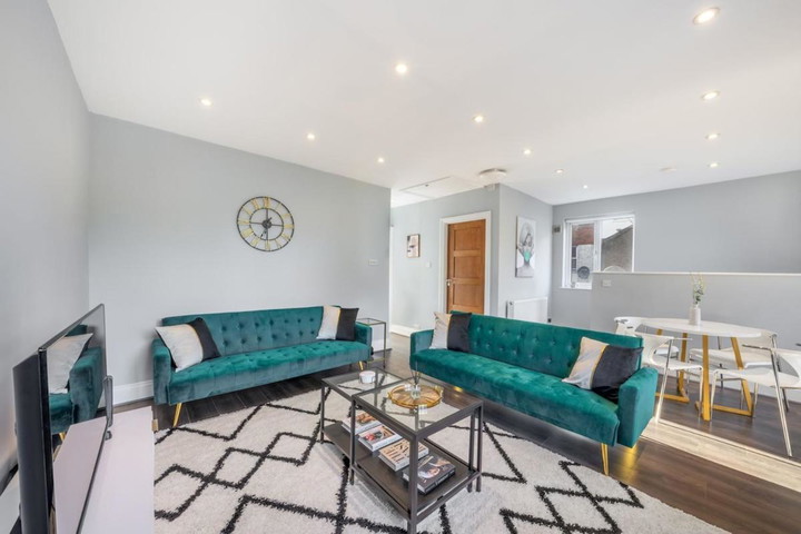 Luxury Tottenham Stadium Retreat - 2 Minute Walk To Stadium - Stratford