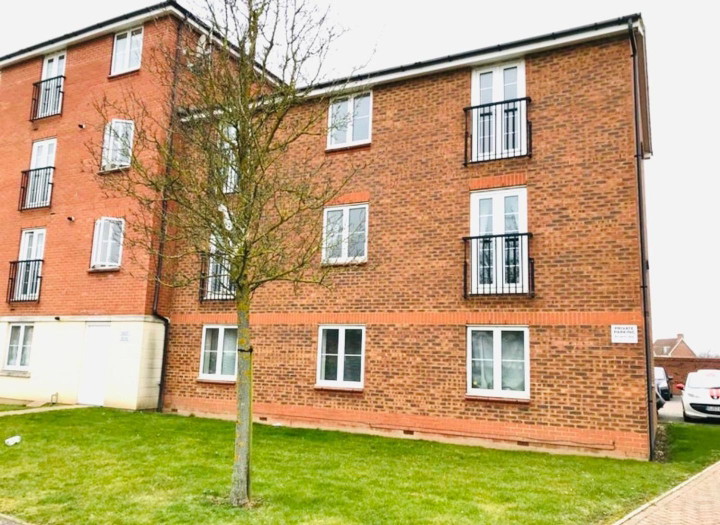 2 Double Bed Flat, En-suite, Top Floor, With Private Parking - St Albans, UK