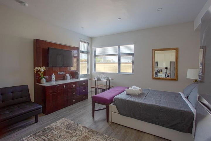 2 Bedroom, 2 Bathroom Detached Apt Max 7 Sleepers - California