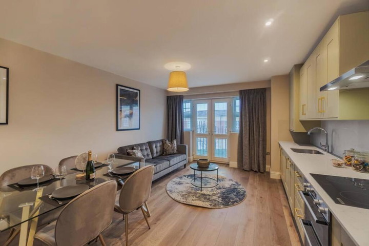 2bed 2bath Bliss, Private Parking - By Tempstay - Slough