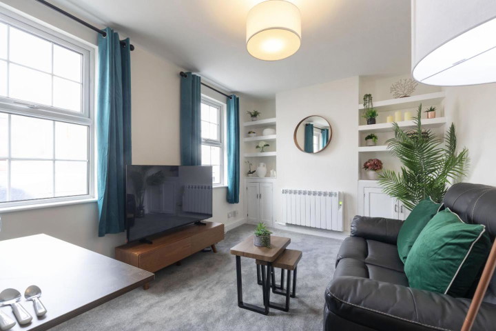 The Bath Road Hideaway - A First Floor One Bed Apartment - Tewkesbury