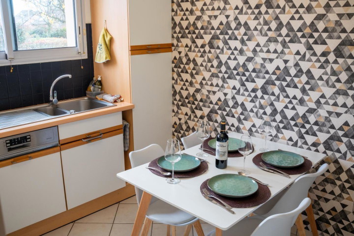 Maison, 3 Ch, Proximité Gare,c Commercial,c Ville - Laval, France