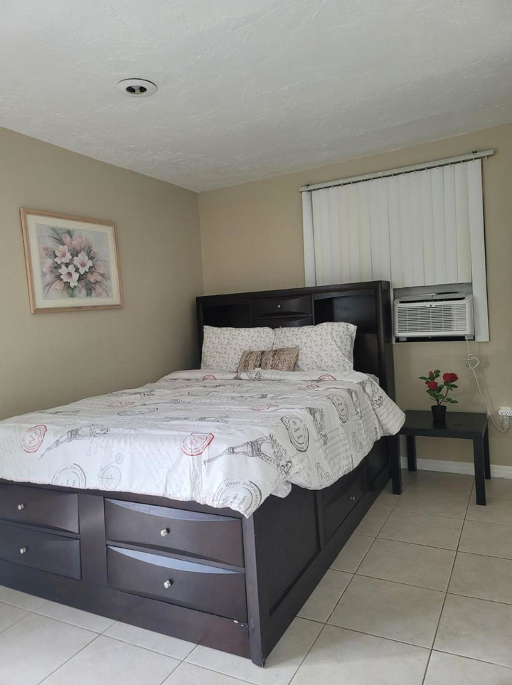 Private Guesthouse Near Siesta Key & Downtown - Florida