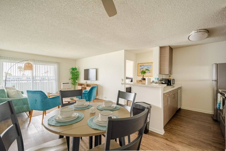 Cozy Coastal Retreat Newport Beach - Newport Beach, CA