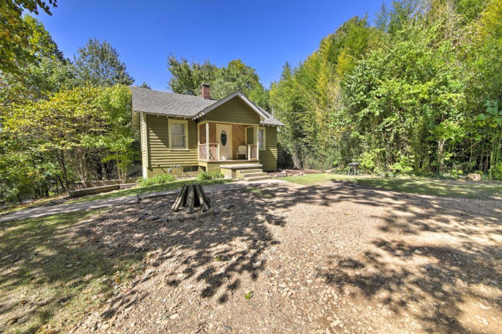Pet-friendly Cottage W/ Fire Pit - 3 Mi To Siu! - Carbondale, IL