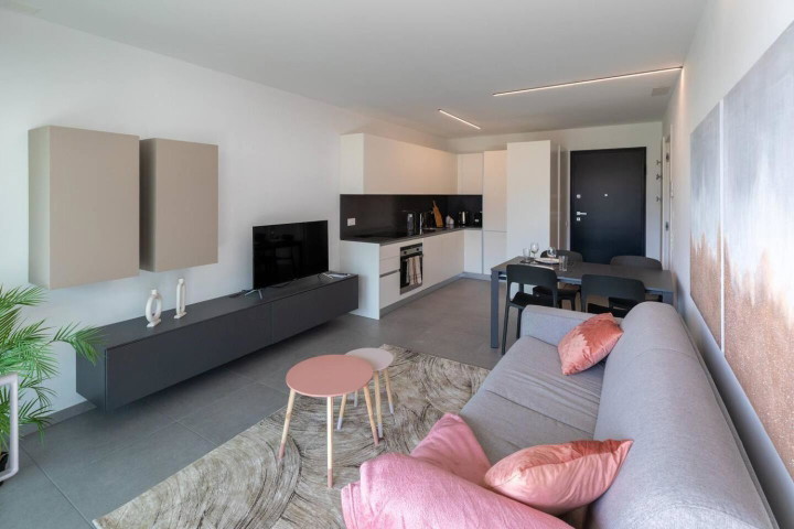 Argento Spectacular And Modern 5 For 3 Guests -By Easylife Swiss - Bellinzona