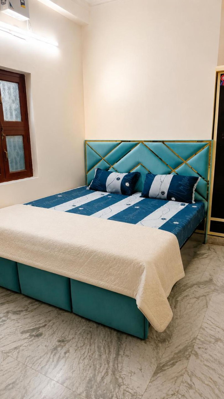 Bankey Bihari Spiritual Stay Just 2 Min Bankey Bihari Temple - Vrindavan